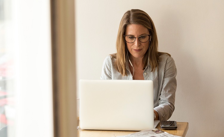 7 Free & Easy Tips for Recruiting More Women Applicants